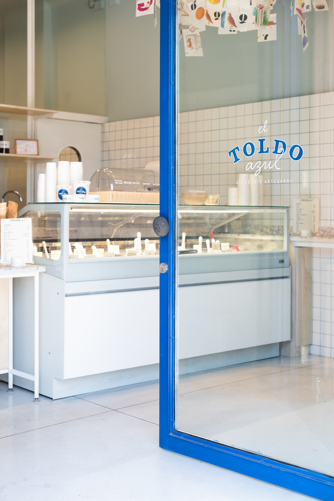 Oficina Bravo, Heladería El Toldo Azul — José Manuel Infante