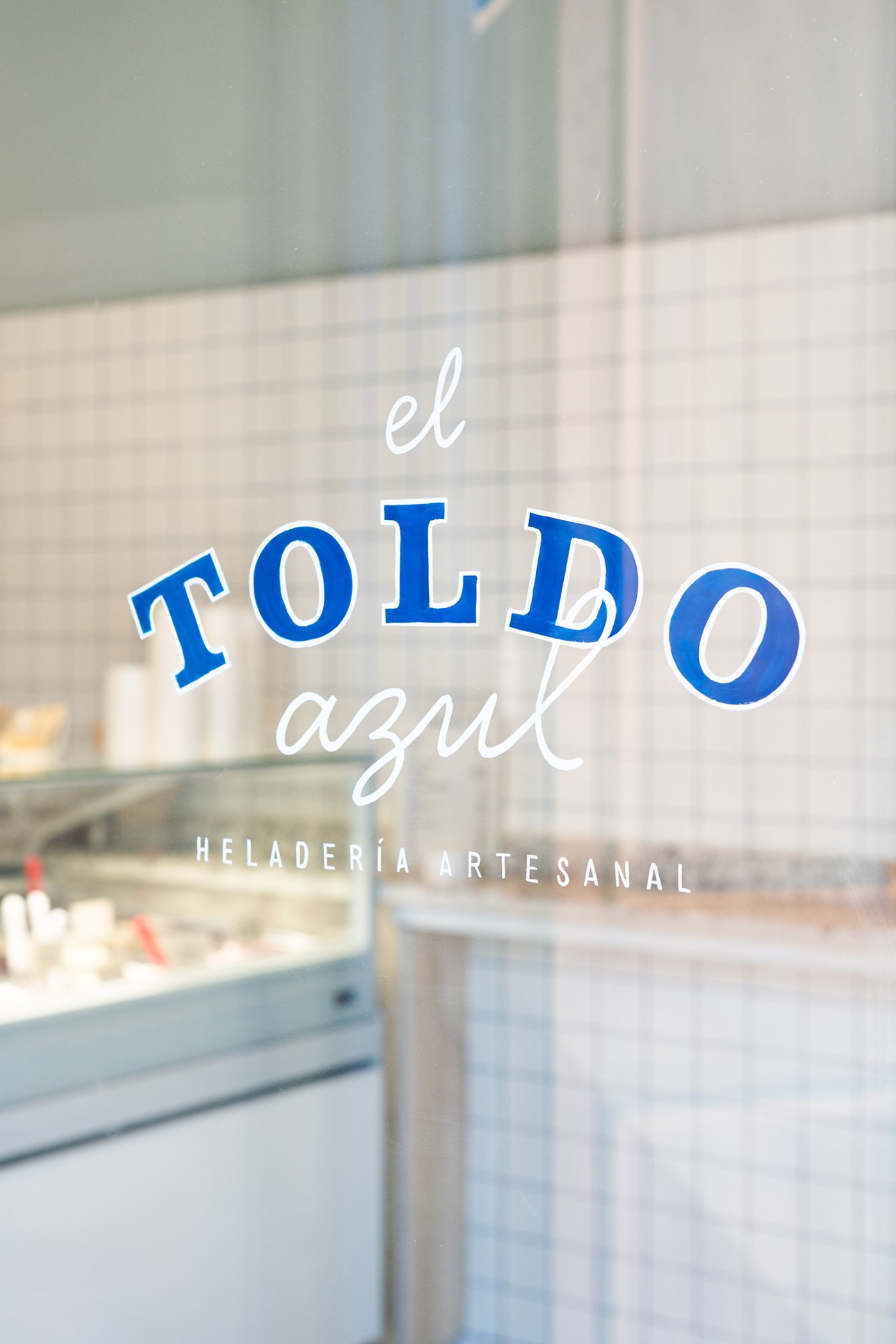 Oficina Bravo, Heladería El Toldo Azul — José Manuel Infante